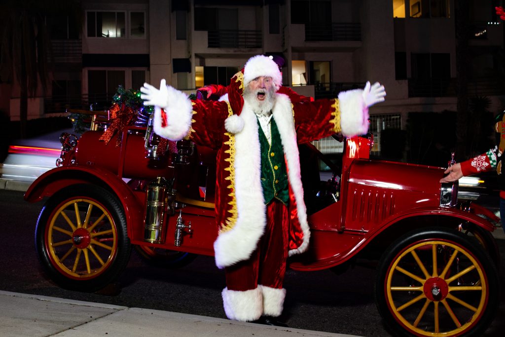 Bixby Knolls’ annual SantaCon brings wine, beer and a helping of ...