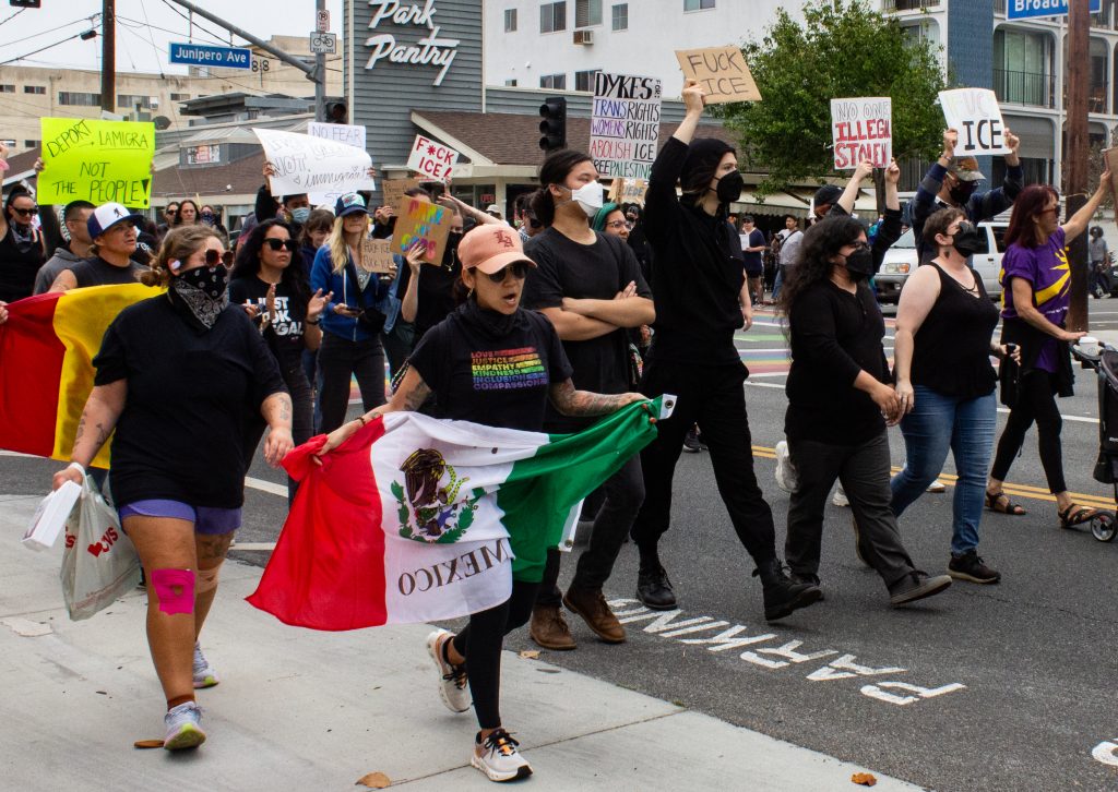 In Photos: Long Beach residents rally against ICE raids on Sunday ...